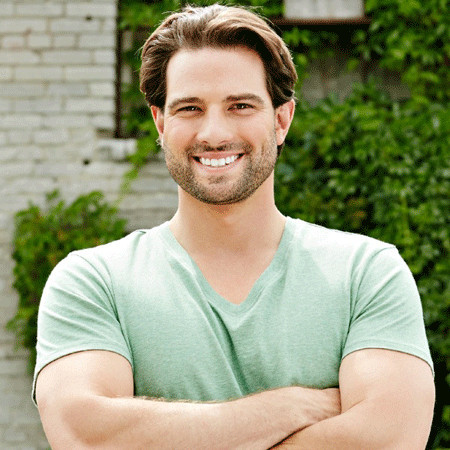 Scott Mcgillivray wiki, affair, married, Gay with age, height